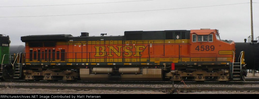 BNSF 4589